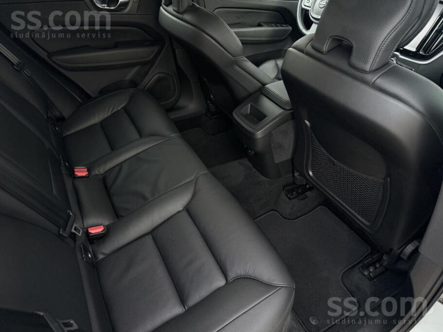 Balts Volvo XC60 2021 Rīga, ar dzinēja tilpumu 2.00 L un nobraukumu 127 tūkst. km par 28550 €, foto 13 vietnē AUTOMOTO.COM.LV