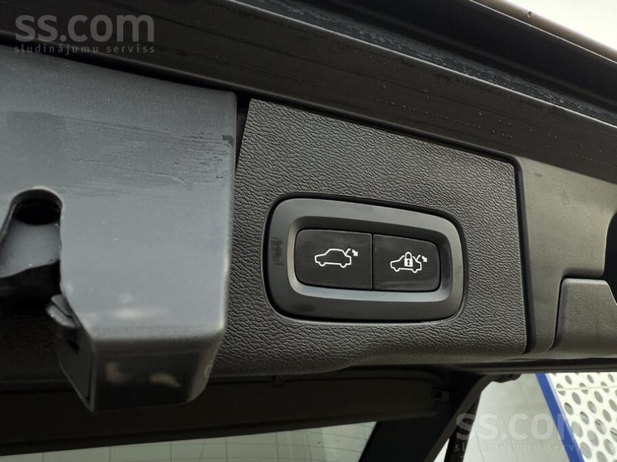 Balts Volvo XC60 2021 Rīga, ar dzinēja tilpumu 2.00 L un nobraukumu 127 tūkst. km par 28550 €, foto 16 vietnē AUTOMOTO.COM.LV