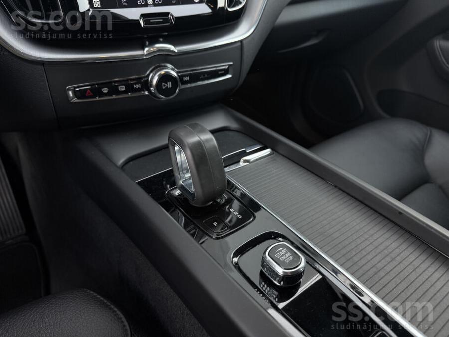 Balts Volvo XC60 2021 Rīga, ar dzinēja tilpumu 2.00 L un nobraukumu 127 tūkst. km par 28550 €, foto 20 vietnē AUTOMOTO.COM.LV