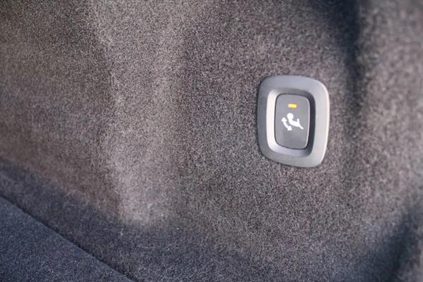 Balts Volvo XC60 2021 Liepāja, ar dzinēja tilpumu 2.00 L un nobraukumu 120 tūkst. km par 28500 €, foto 6 vietnē AUTOMOTO.COM.LV