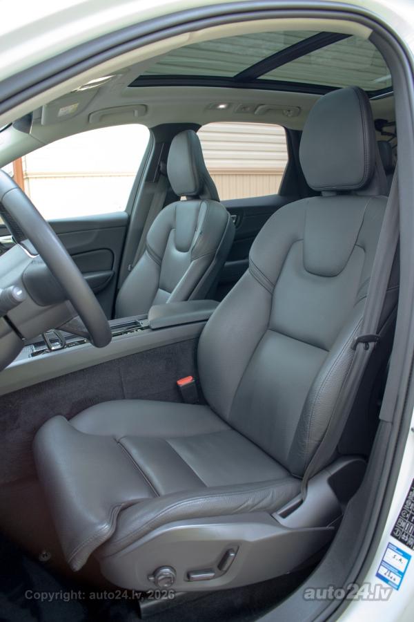Balts Volvo XC60 2021 Tallina, ar dzinēja tilpumu 2.00 L un nobraukumu 136 tūkst. km par 33990 €, foto 10 vietnē AUTOMOTO.COM.LV