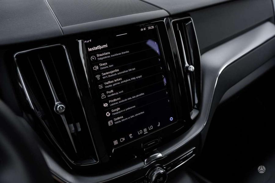 Balts Volvo XC60 2021 Jelgava, ar dzinēja tilpumu 1.97 L un nobraukumu 248 tūkst. km par 20200 €, foto 15 vietnē AUTOMOTO.COM.LV