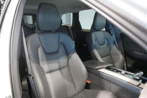 Balts Volvo XC60 2021 Viļņa, ar dzinēja tilpumu 1.97 L un nobraukumu 148 tūkst. km par 31700 €, foto 12 vietnē AUTOMOTO.COM.LV