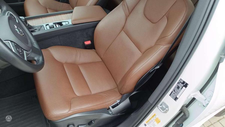 White Volvo XC60 2021 in Klaipeda, with an engine capacity of 2.00 L and mileage of 90 thousand km for 22000 €, photo 24 on AUTOMOTO.COM.LV