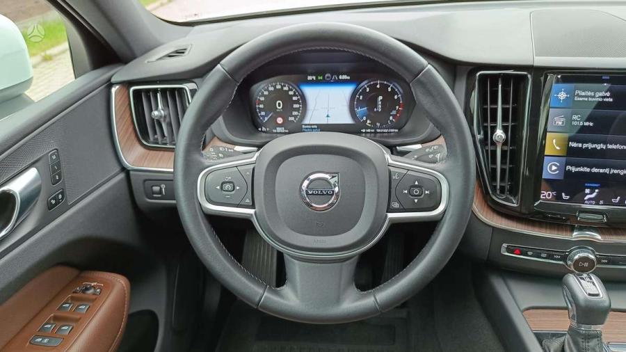 White Volvo XC60 2021 in Klaipeda, with an engine capacity of 2.00 L and mileage of 90 thousand km for 22000 €, photo 29 on AUTOMOTO.COM.LV