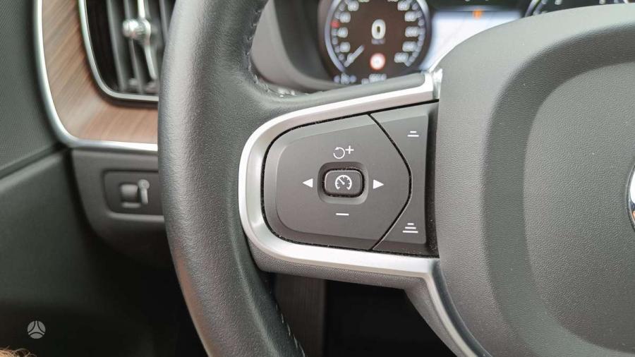 White Volvo XC60 2021 in Klaipeda, with an engine capacity of 2.00 L and mileage of 90 thousand km for 22000 €, photo 46 on AUTOMOTO.COM.LV