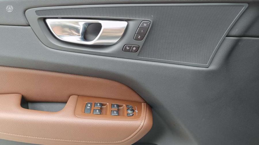 White Volvo XC60 2021 in Klaipeda, with an engine capacity of 2.00 L and mileage of 90 thousand km for 22000 €, photo 47 on AUTOMOTO.COM.LV