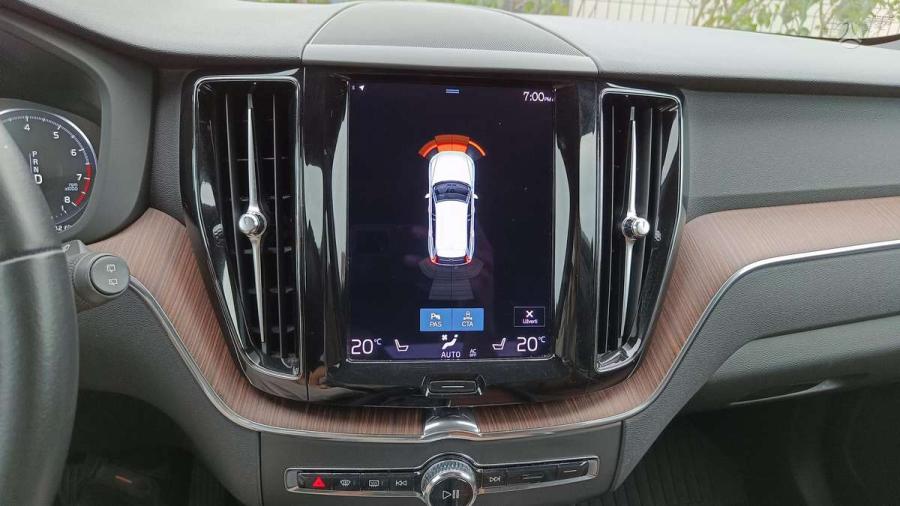White Volvo XC60 2021 in Klaipeda, with an engine capacity of 2.00 L and mileage of 90 thousand km for 22000 €, photo 60 on AUTOMOTO.COM.LV
