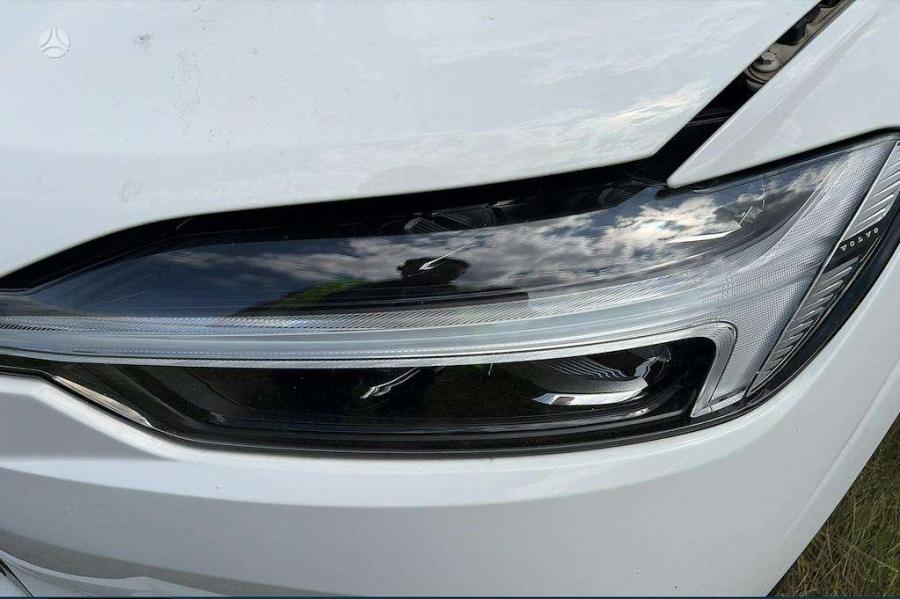 Balts Volvo XC60 2021 Kauņa, ar dzinēja tilpumu 1.97 L un nobraukumu 117 tūkst. km par 20900 €, foto 5 vietnē AUTOMOTO.COM.LV