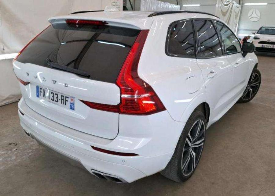 White Volvo XC60 2021 in Vilnius, with an engine capacity of 1.97 L and mileage of 167 thousand km for 29990 €, photo 4 on AUTOMOTO.COM.LV