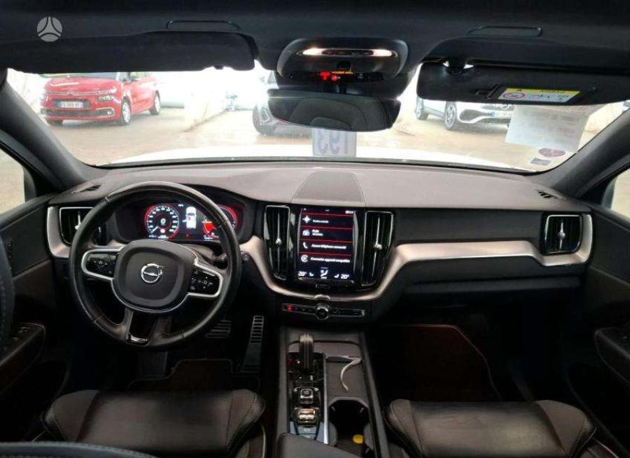 White Volvo XC60 2021 in Vilnius, with an engine capacity of 1.97 L and mileage of 167 thousand km for 29990 €, photo 6 on AUTOMOTO.COM.LV