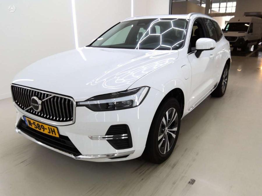 White Volvo XC60 2021 in Vilnius, with an engine capacity of 1.97 L and mileage of 255 thousand km for 23990 €, photo 1 on AUTOMOTO.COM.LV