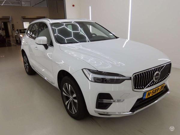 White Volvo XC60 2021 in Vilnius, with an engine capacity of 1.97 L and mileage of 255 thousand km for 23990 €, photo 3 on AUTOMOTO.COM.LV