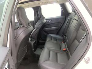 White Volvo XC60 2021 in Vilnius, with an engine capacity of 1.97 L and mileage of 255 thousand km for 23990 €, photo 7 on AUTOMOTO.COM.LV