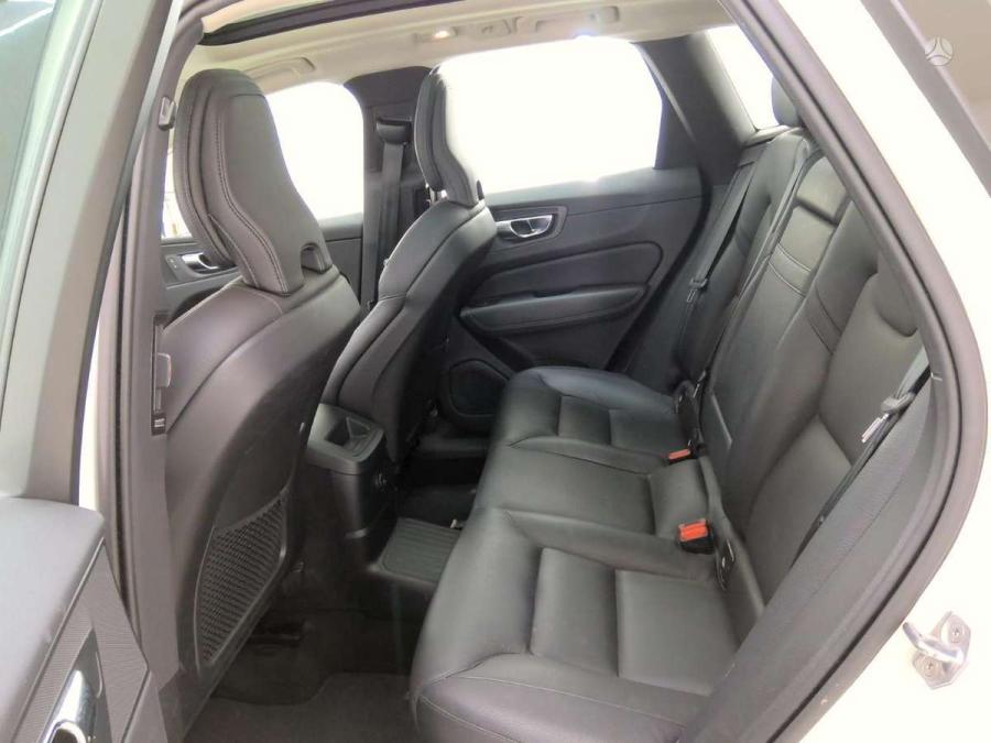 White Volvo XC60 2021 in Vilnius, with an engine capacity of 1.97 L and mileage of 255 thousand km for 23990 €, photo 7 on AUTOMOTO.COM.LV