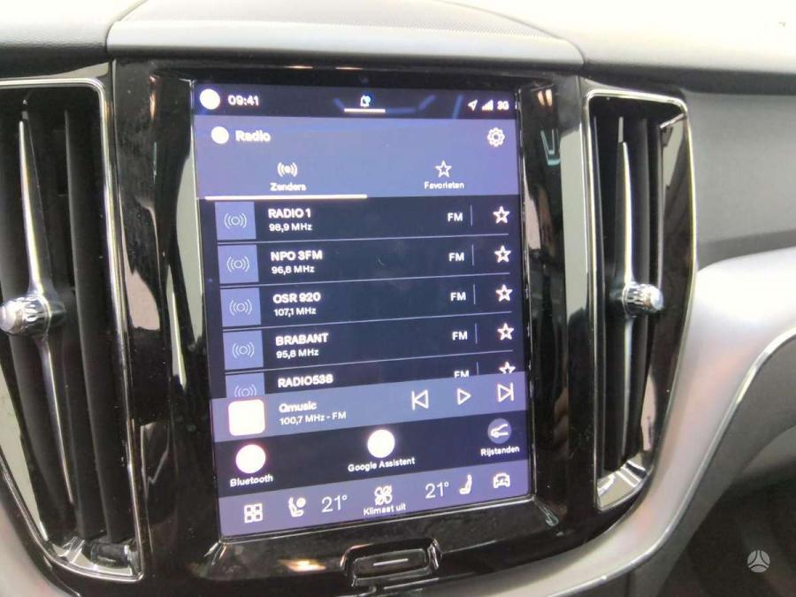 White Volvo XC60 2021 in Vilnius, with an engine capacity of 1.97 L and mileage of 255 thousand km for 23990 €, photo 11 on AUTOMOTO.COM.LV