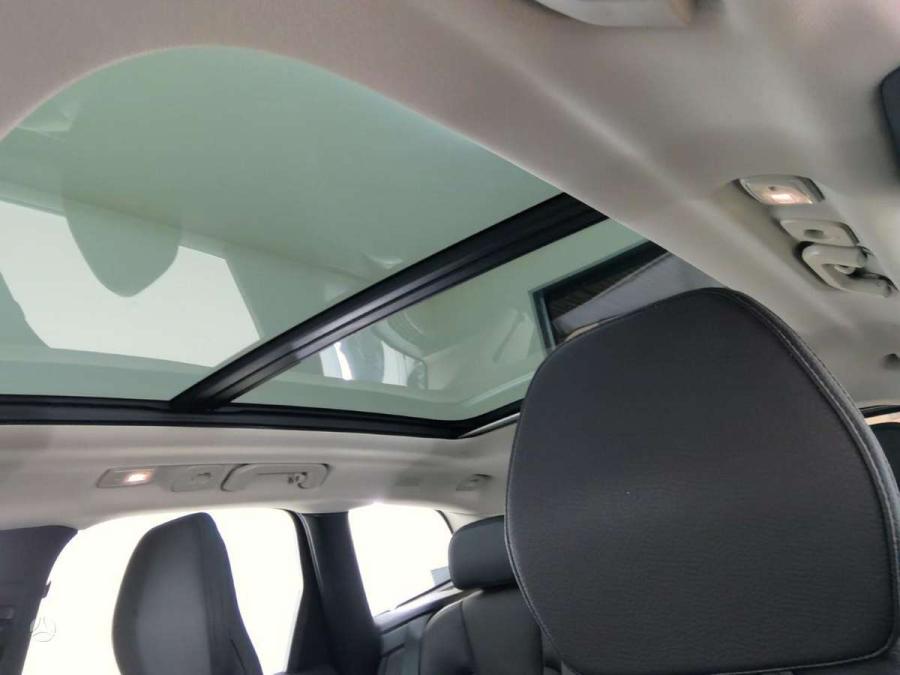White Volvo XC60 2021 in Vilnius, with an engine capacity of 1.97 L and mileage of 255 thousand km for 23990 €, photo 14 on AUTOMOTO.COM.LV