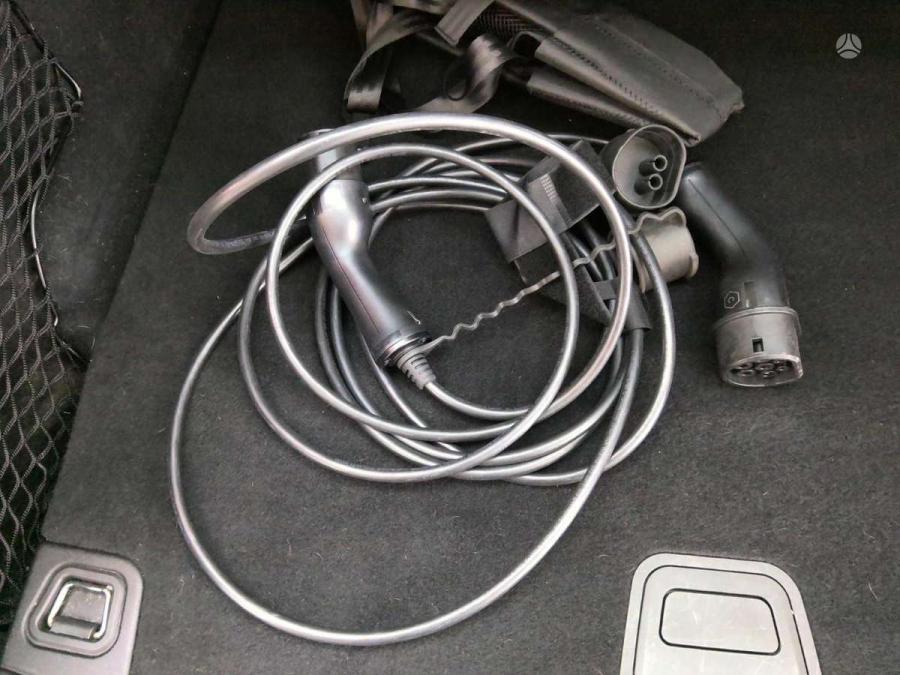 White Volvo XC60 2021 in Vilnius, with an engine capacity of 1.97 L and mileage of 255 thousand km for 23990 €, photo 17 on AUTOMOTO.COM.LV