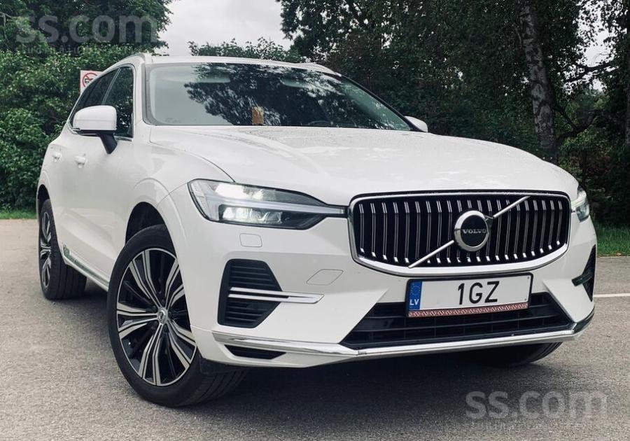 White Volvo XC60 2021 in Riga, with an engine capacity of 2.00 L and mileage of 129 thousand km for 29900 €, photo 3 on AUTOMOTO.COM.LV