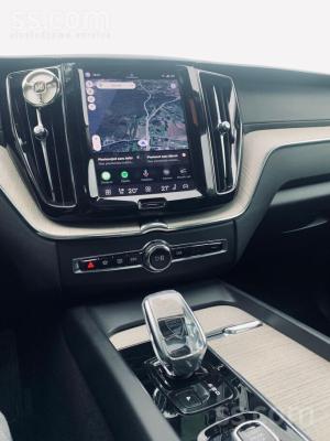 White Volvo XC60 2021 in Riga, with an engine capacity of 2.00 L and mileage of 129 thousand km for 29900 €, photo 4 on AUTOMOTO.COM.LV