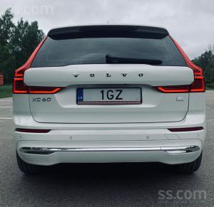 White Volvo XC60 2021 in Riga, with an engine capacity of 2.00 L and mileage of 129 thousand km for 29900 €, photo 5 on AUTOMOTO.COM.LV