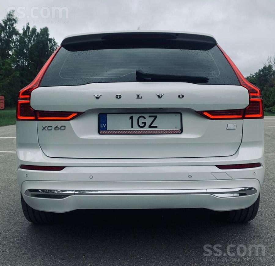 White Volvo XC60 2021 in Riga, with an engine capacity of 2.00 L and mileage of 129 thousand km for 29900 €, photo 5 on AUTOMOTO.COM.LV
