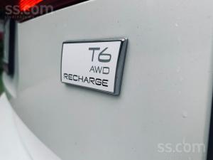 White Volvo XC60 2021 in Riga, with an engine capacity of 2.00 L and mileage of 129 thousand km for 29900 €, photo 6 on AUTOMOTO.COM.LV