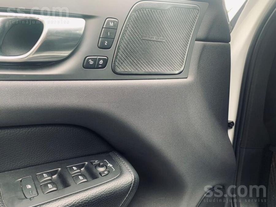 White Volvo XC60 2021 in Riga, with an engine capacity of 2.00 L and mileage of 129 thousand km for 29900 €, photo 14 on AUTOMOTO.COM.LV
