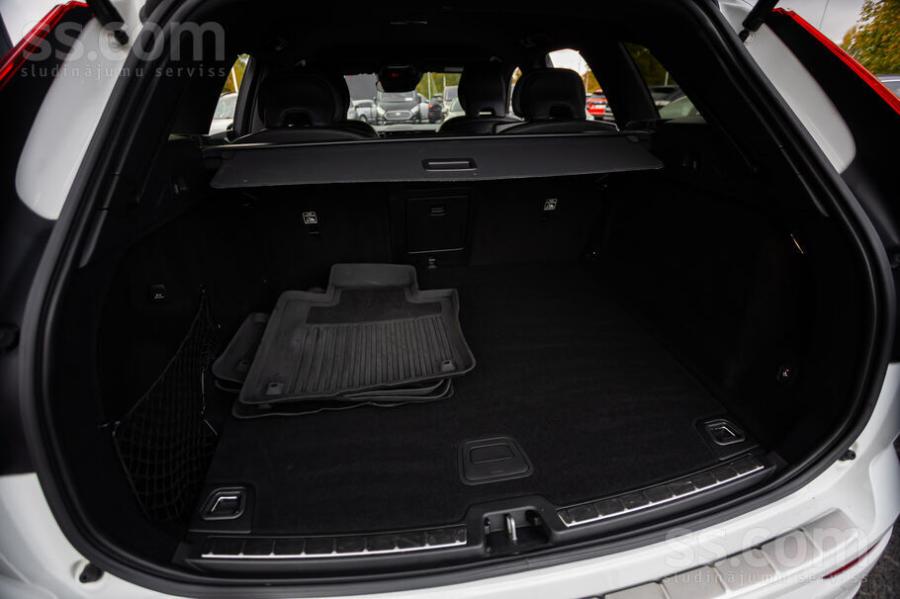 Balts Volvo XC60 2021 Jelgava, ar dzinēja tilpumu 2.00 L un nobraukumu 0 tūkst. km par 22500 €, foto 14 vietnē AUTOMOTO.COM.LV