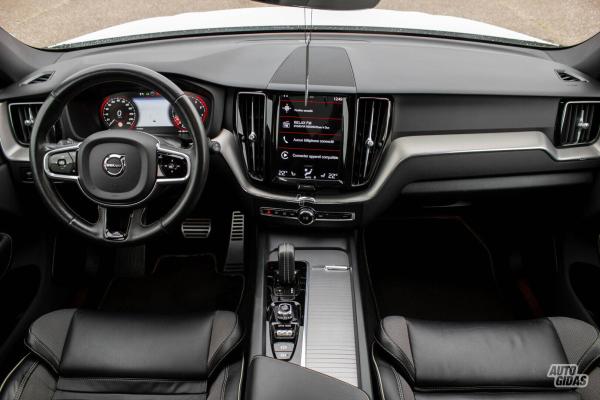 White Volvo XC60 2021 in Kaunas, with an engine capacity of 2.00 L and mileage of 162 thousand km for 26300 €, photo 9 on AUTOMOTO.COM.LV