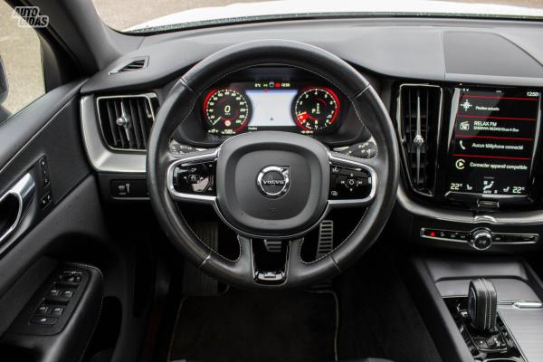 White Volvo XC60 2021 in Kaunas, with an engine capacity of 2.00 L and mileage of 162 thousand km for 26300 €, photo 11 on AUTOMOTO.COM.LV