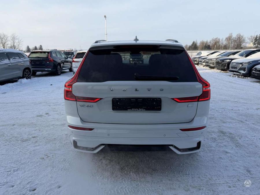 White Volvo XC60 2022 in Siauliai, with an engine capacity of 1.97 L and mileage of 113 thousand km for 41880 €, photo 10 on AUTOMOTO.COM.LV