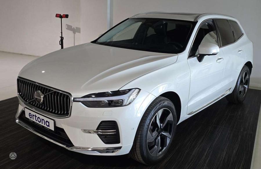White Volvo XC60 2022 in Siauliai, with an engine capacity of 1.97 L and mileage of 36 thousand km for 31900 €, photo 3 on AUTOMOTO.COM.LV