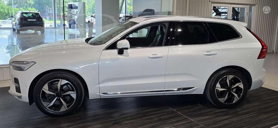 White Volvo XC60 2022 in Siauliai, with an engine capacity of 1.97 L and mileage of 36 thousand km for 31900 €, photo 6 on AUTOMOTO.COM.LV