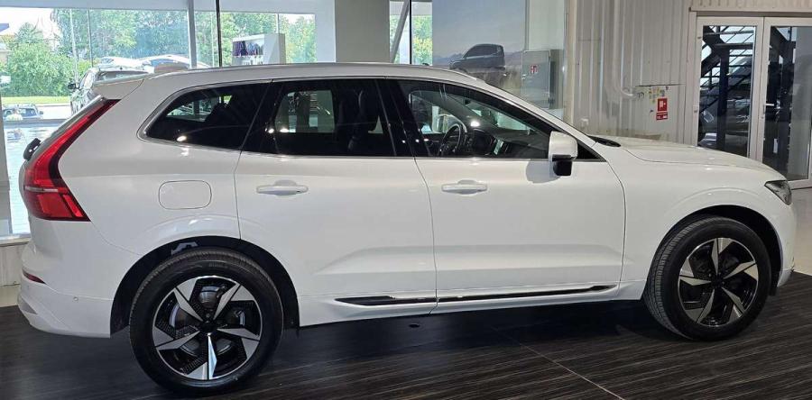 White Volvo XC60 2022 in Siauliai, with an engine capacity of 1.97 L and mileage of 36 thousand km for 31900 €, photo 7 on AUTOMOTO.COM.LV