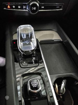 White Volvo XC60 2022 in Siauliai, with an engine capacity of 1.97 L and mileage of 36 thousand km for 31900 €, photo 21 on AUTOMOTO.COM.LV