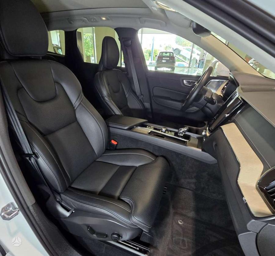 White Volvo XC60 2022 in Siauliai, with an engine capacity of 1.97 L and mileage of 36 thousand km for 31900 €, photo 30 on AUTOMOTO.COM.LV