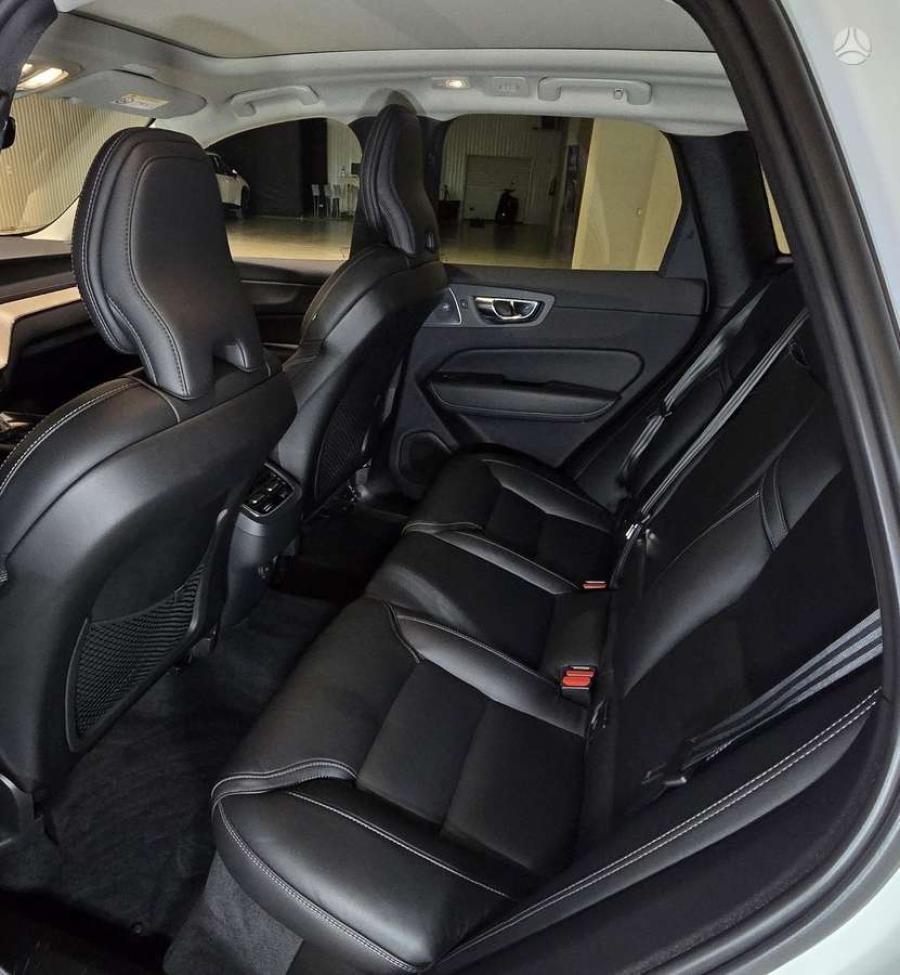 White Volvo XC60 2022 in Siauliai, with an engine capacity of 1.97 L and mileage of 36 thousand km for 31900 €, photo 31 on AUTOMOTO.COM.LV