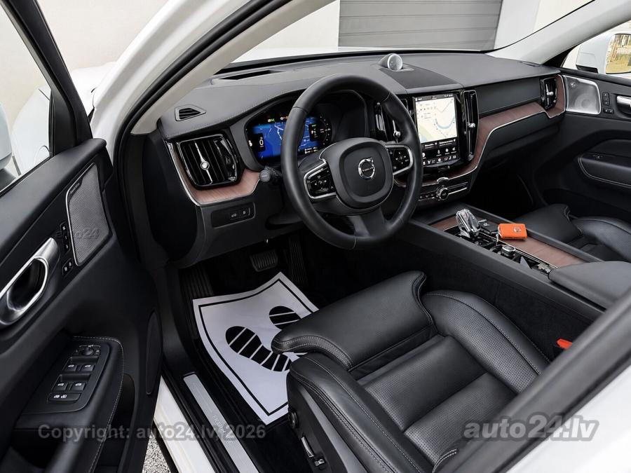 White Volvo XC60 2022 in Parnu, with an engine capacity of 2.00 L and mileage of 86 thousand km for 42990 €, photo 8 on AUTOMOTO.COM.LV