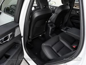 White Volvo XC60 2022 in Parnu, with an engine capacity of 2.00 L and mileage of 86 thousand km for 42990 €, photo 11 on AUTOMOTO.COM.LV