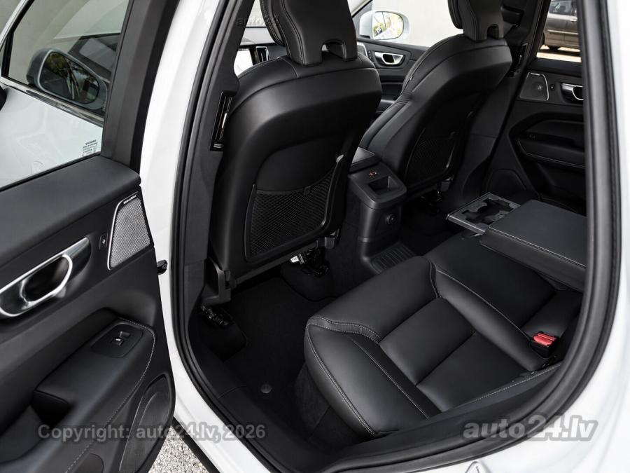 White Volvo XC60 2022 in Parnu, with an engine capacity of 2.00 L and mileage of 86 thousand km for 42990 €, photo 11 on AUTOMOTO.COM.LV