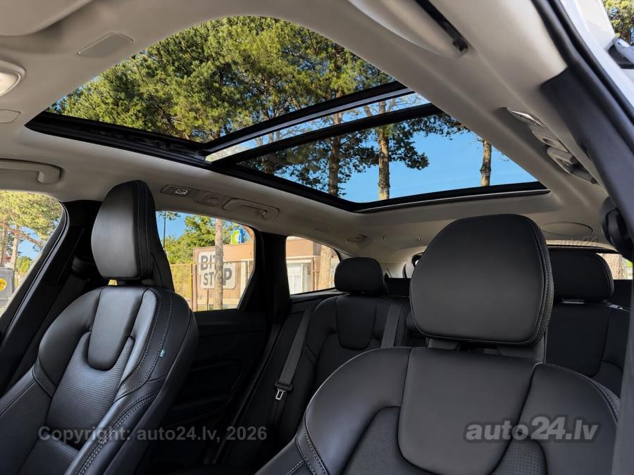 White Volvo XC60 2022 in Parnu, with an engine capacity of 2.00 L and mileage of 86 thousand km for 42990 €, photo 13 on AUTOMOTO.COM.LV