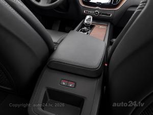 White Volvo XC60 2022 in Parnu, with an engine capacity of 2.00 L and mileage of 86 thousand km for 42990 €, photo 21 on AUTOMOTO.COM.LV