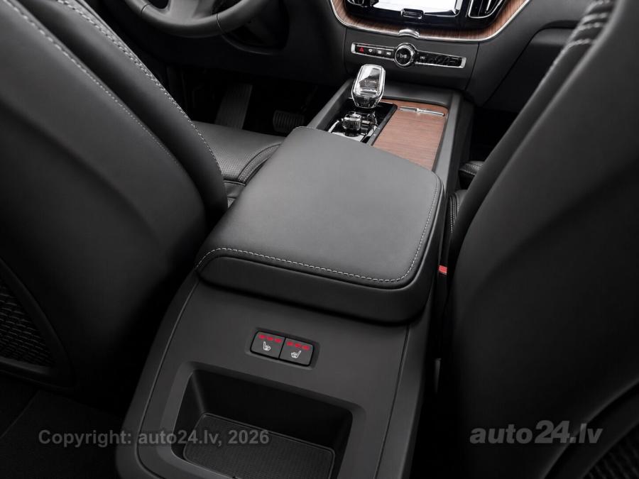 White Volvo XC60 2022 in Parnu, with an engine capacity of 2.00 L and mileage of 86 thousand km for 42990 €, photo 21 on AUTOMOTO.COM.LV