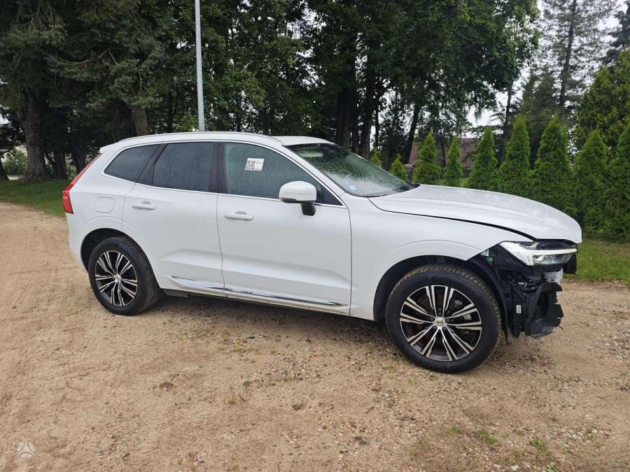 White Volvo XC60 2022 in Telschi, with an engine capacity of 1.97 L and mileage of 58 thousand km for 24800 €, photo 1 on AUTOMOTO.COM.LV