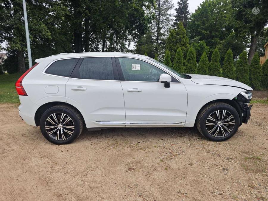 White Volvo XC60 2022 in Telschi, with an engine capacity of 1.97 L and mileage of 58 thousand km for 24800 €, photo 4 on AUTOMOTO.COM.LV