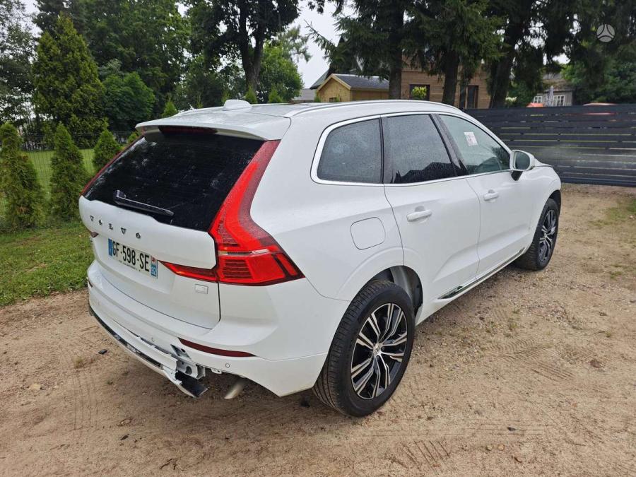 White Volvo XC60 2022 in Telschi, with an engine capacity of 1.97 L and mileage of 58 thousand km for 24800 €, photo 5 on AUTOMOTO.COM.LV