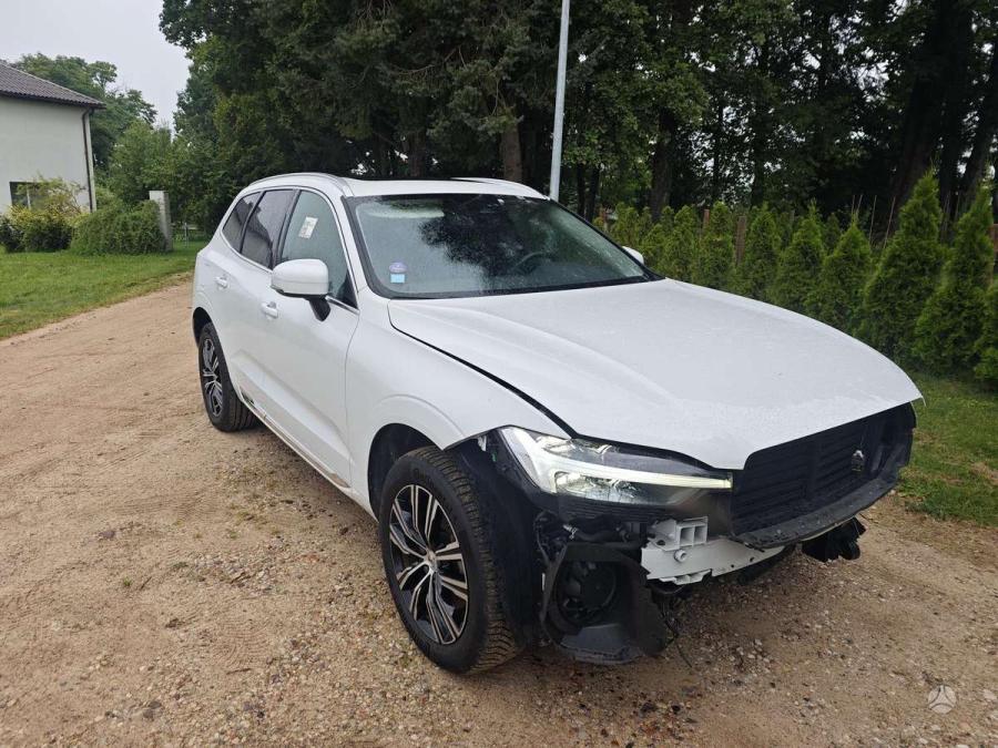 White Volvo XC60 2022 in Telschi, with an engine capacity of 1.97 L and mileage of 58 thousand km for 24800 €, photo 8 on AUTOMOTO.COM.LV