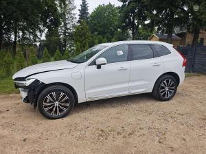 White Volvo XC60 2022 in Telschi, with an engine capacity of 1.97 L and mileage of 58 thousand km for 24800 €, photo 9 on AUTOMOTO.COM.LV