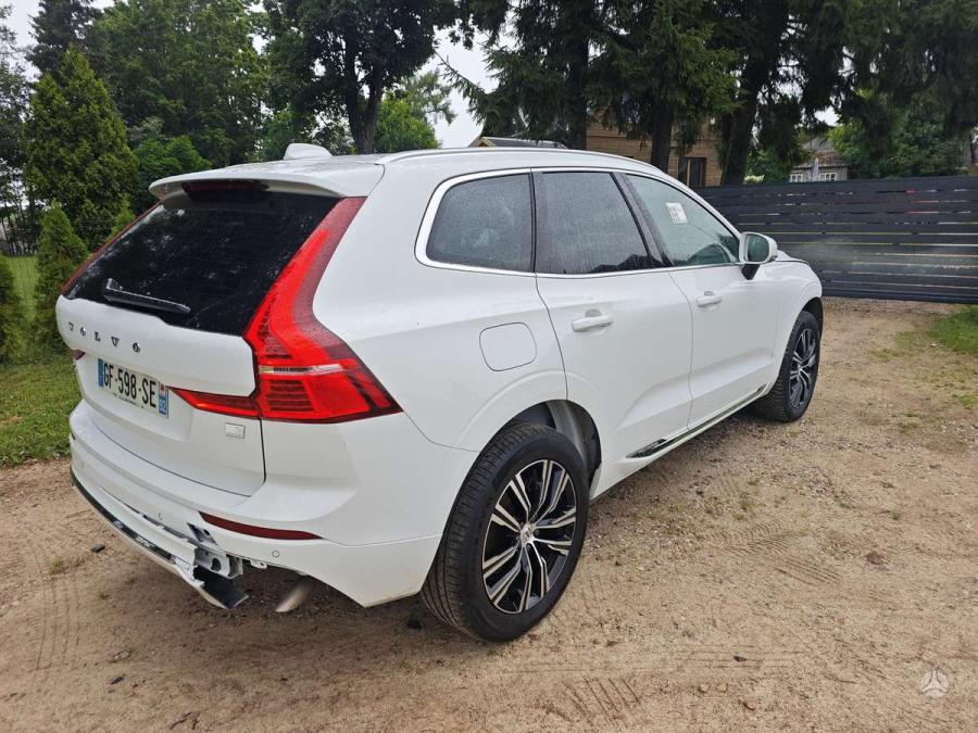 White Volvo XC60 2022 in Telschi, with an engine capacity of 1.97 L and mileage of 58 thousand km for 24800 €, photo 10 on AUTOMOTO.COM.LV